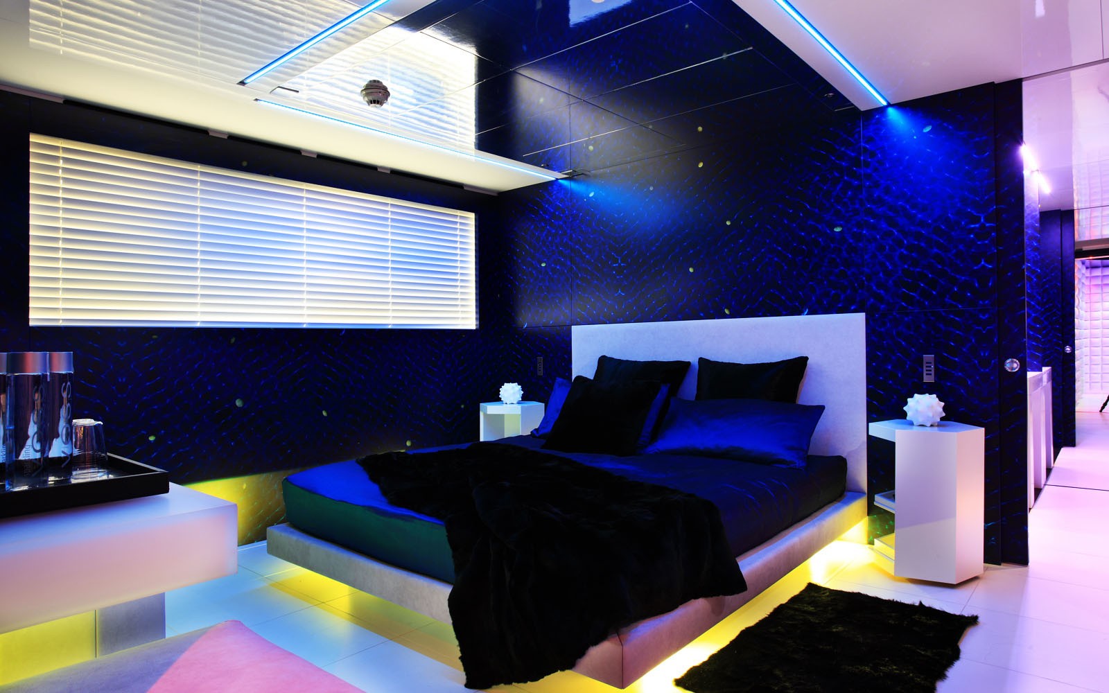 Yacht SEA FORCE ONE, Admiral | CHARTERWORLD Luxury Superyacht Charters